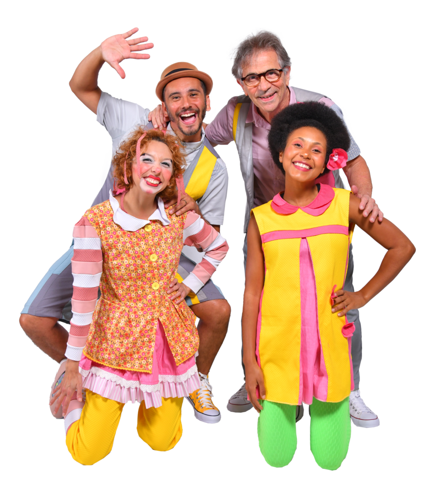 Boneca ensina a Menina Flor novas formas de brincar no CEU José ...